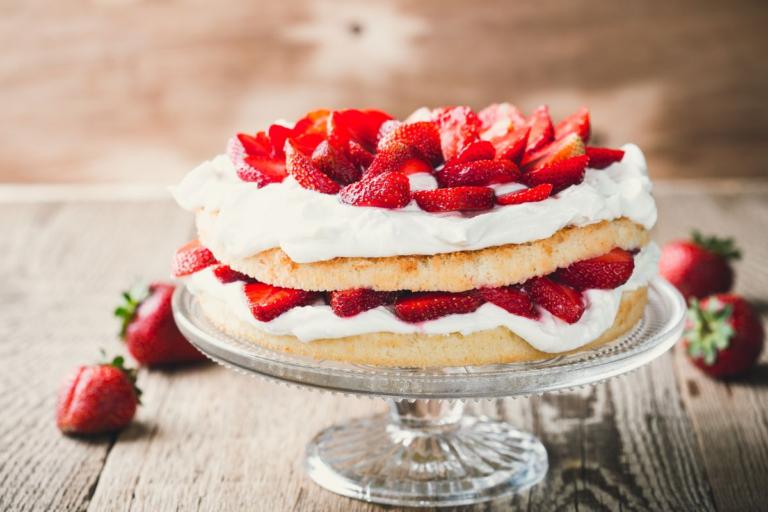 Torta alla panna: il dolce soffice con panna montata nell'impasto